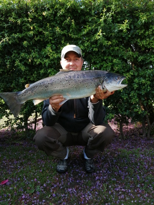 Brian Klinge fanger på orm